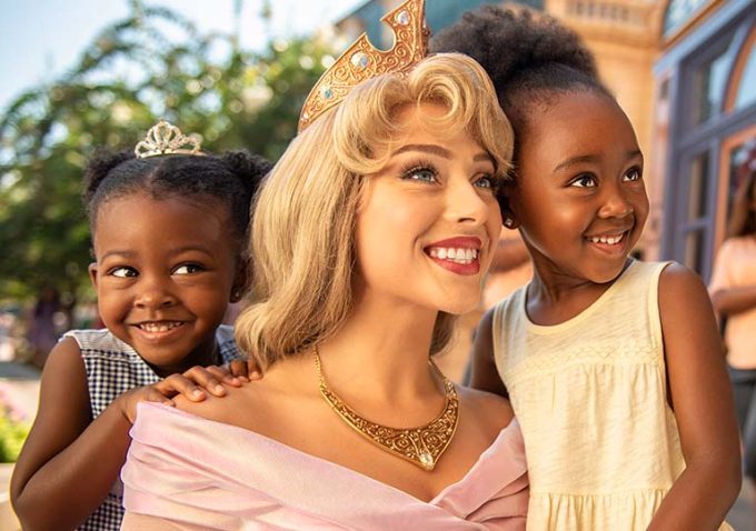 Guide to Character Experiences at Disney Parks | Disney Rewards