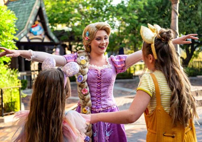 Guide to Character Experiences at Disney Parks | Disney Rewards